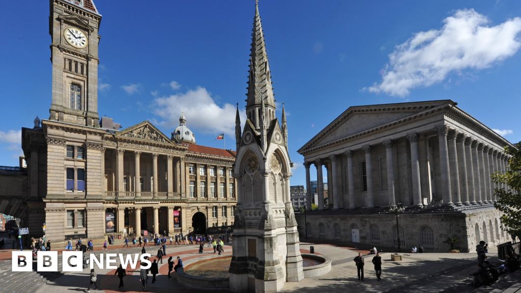 Birmingham remains top destination for Londoners - BBC News