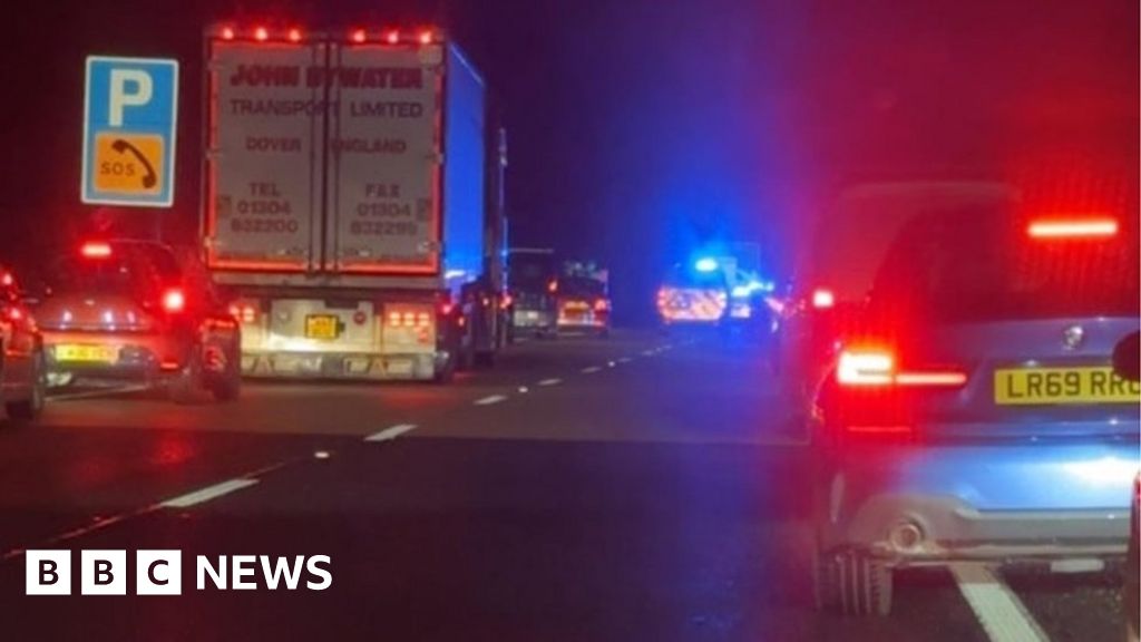 Man dies in crash on A92 road to Crossgates