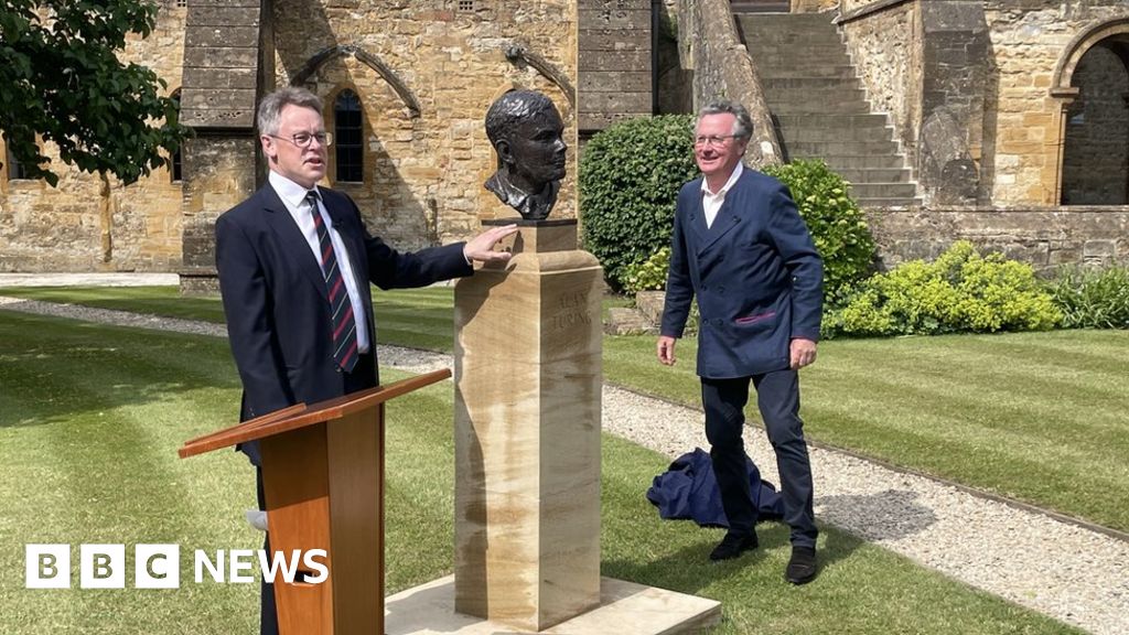 Alan Turing: Bust unveiled at Sherborne School - BBC News