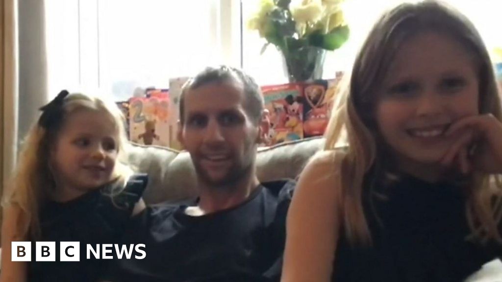 Rob Burrow: Rugby League legend's year living with MND - BBC News