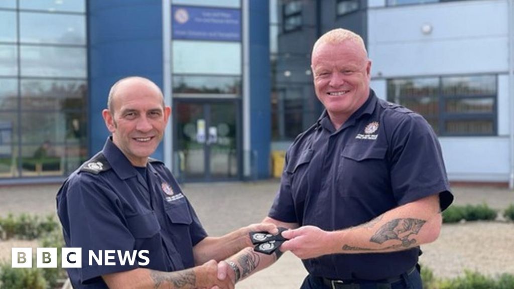 Tyne and Wear fire chief Chris Lowther retires after 26 years - BBC News