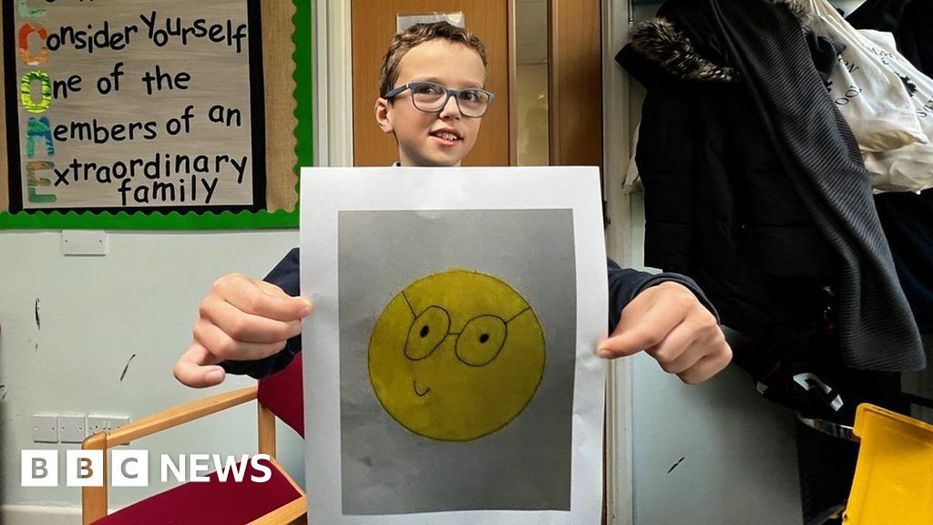 Boy campaigns against Apple's 'nerd' glasses emoji - BBC News