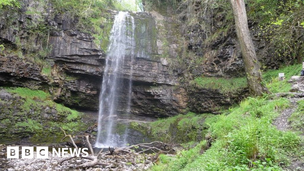 Boy survives 50ft fall at Brecon Beacons National Park - BBC News