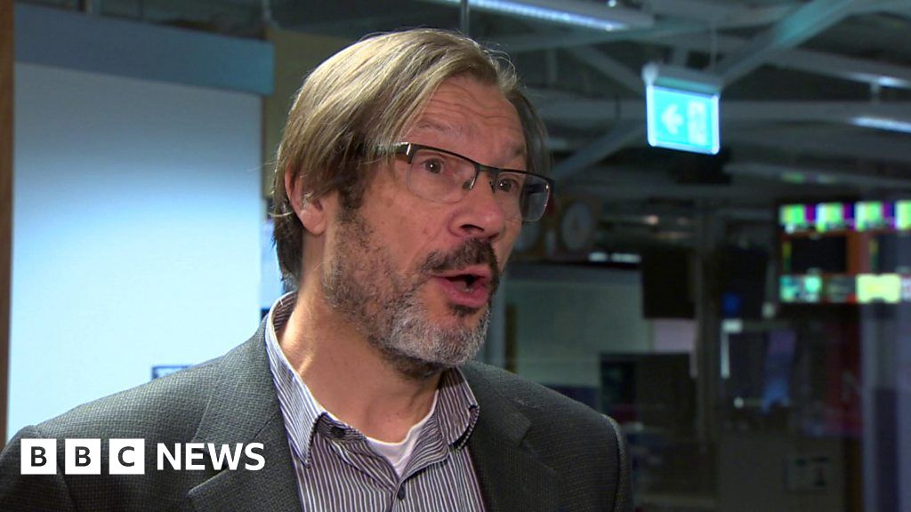 Flags report: Stormont publishes £800k report - BBC News