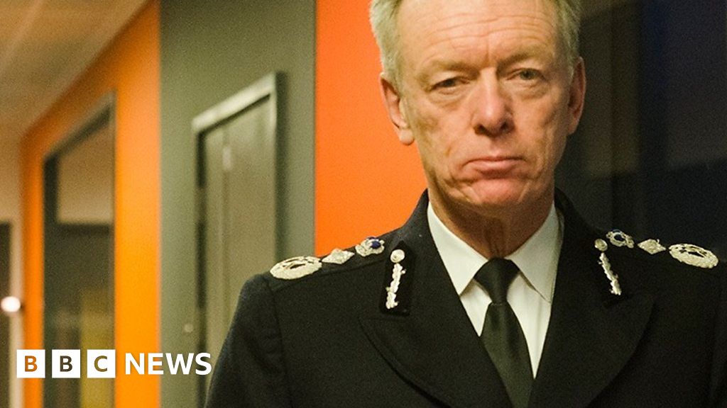 Hogan-Howe: Operation Midland compensation 'possible' - BBC News