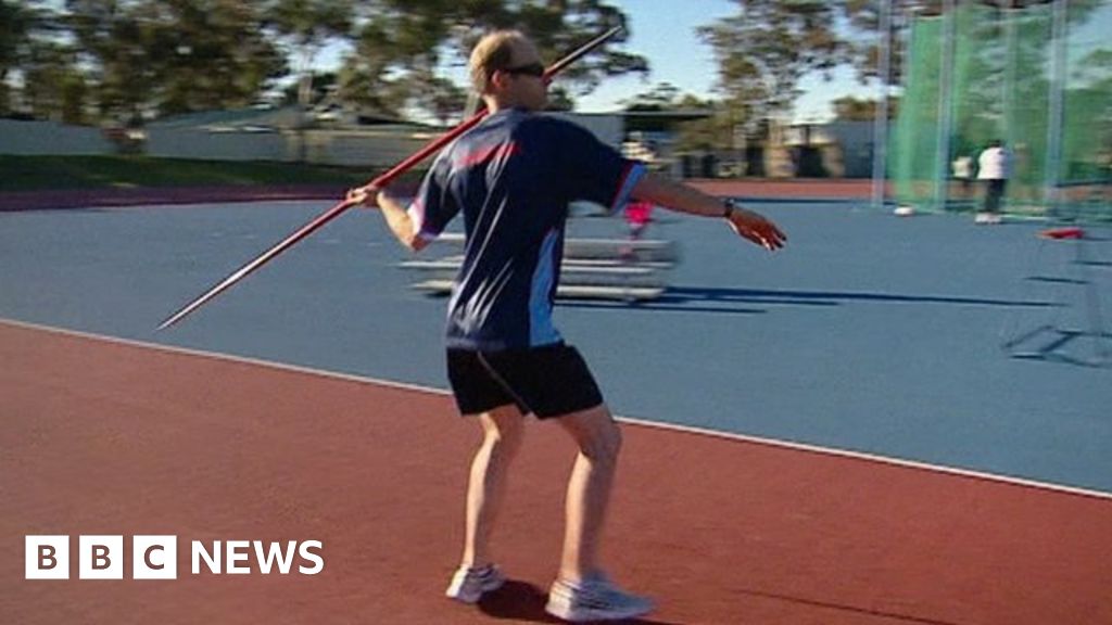 Two amputee soldiers on changing attitudes to injured servicemen - BBC News