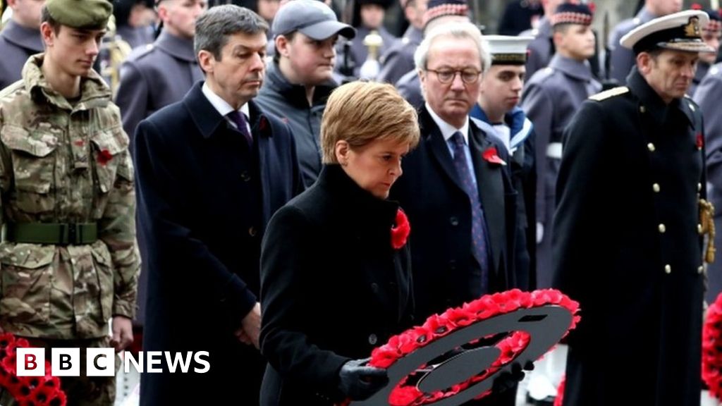 First minister leads Remembrance events in Scotland - BBC News