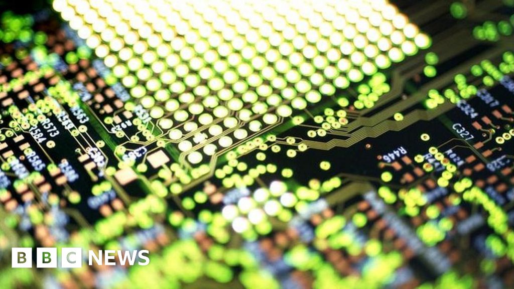 Apple Macs and PCs at risk from boot bug - BBC News