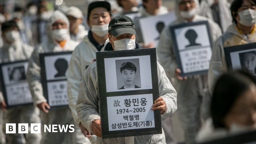 Samsung apologises to sick factory workers - BBC News