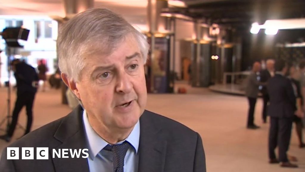 Brexit trade talks needed by December, says Drakeford - BBC News