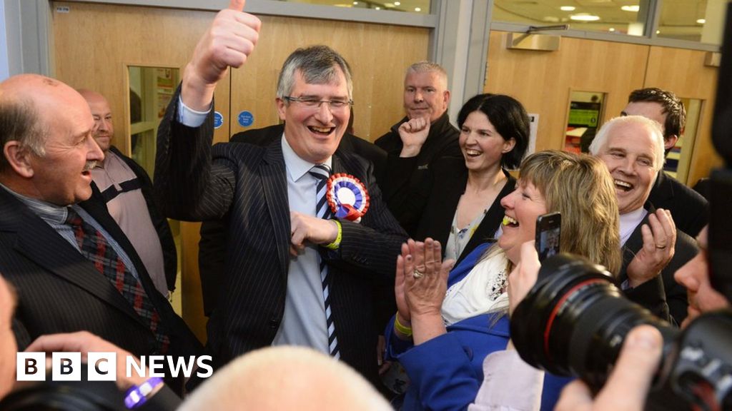 DUP stands aside to support UUP bid in Tyrone - BBC News