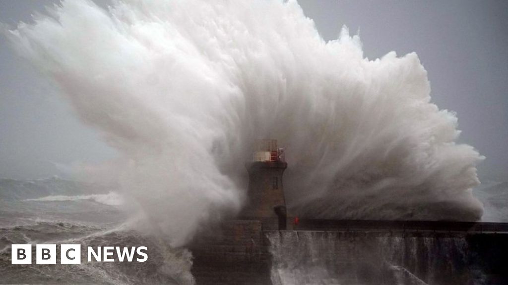 Storm Babet: South Shields Lighthouse dome search continues - BBC News