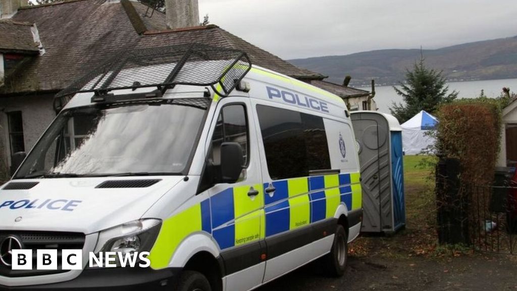 Garden dug up of missing woman last seen in public in 1999 - BBC News