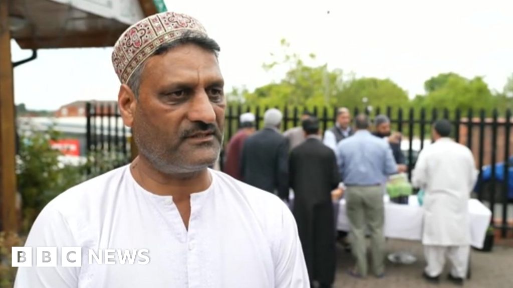 Floods: Mosque hopes to raise thousands for Pakistan - BBC News