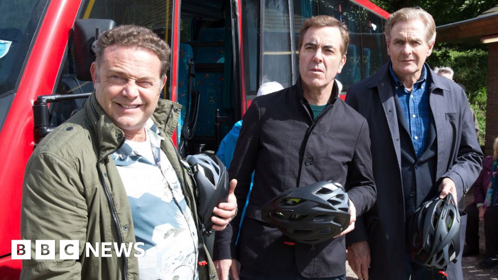 More Cold Feet to air on ITV in 2018 - BBC News