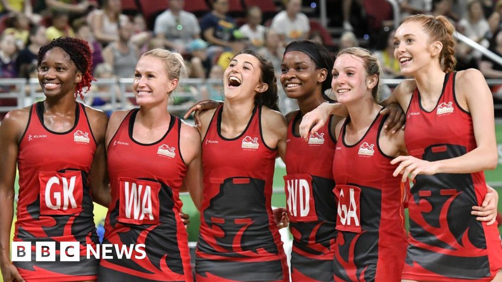 England's netballers give tips to young amateurs