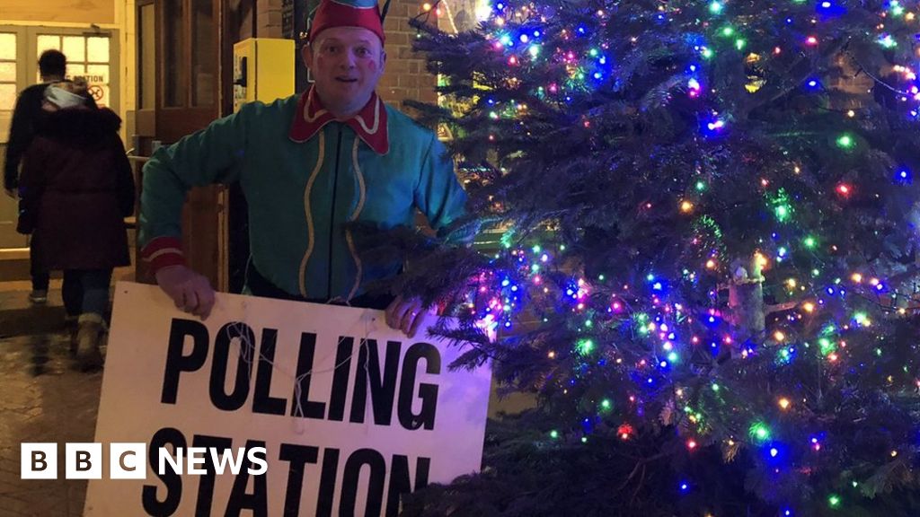 Norfolk Elf in Christmas costume charity challenge