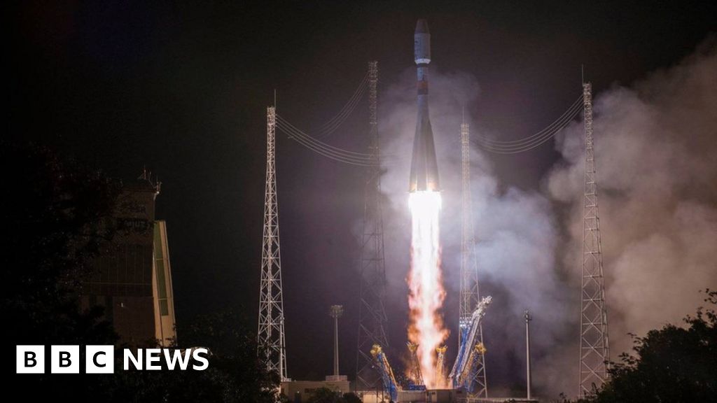 Metop weather satellite launches into orbit - BBC News