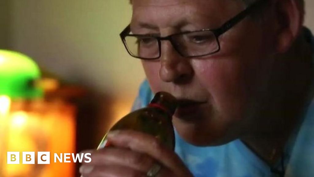 'I would drink a bottle of morphine every day' - BBC News
