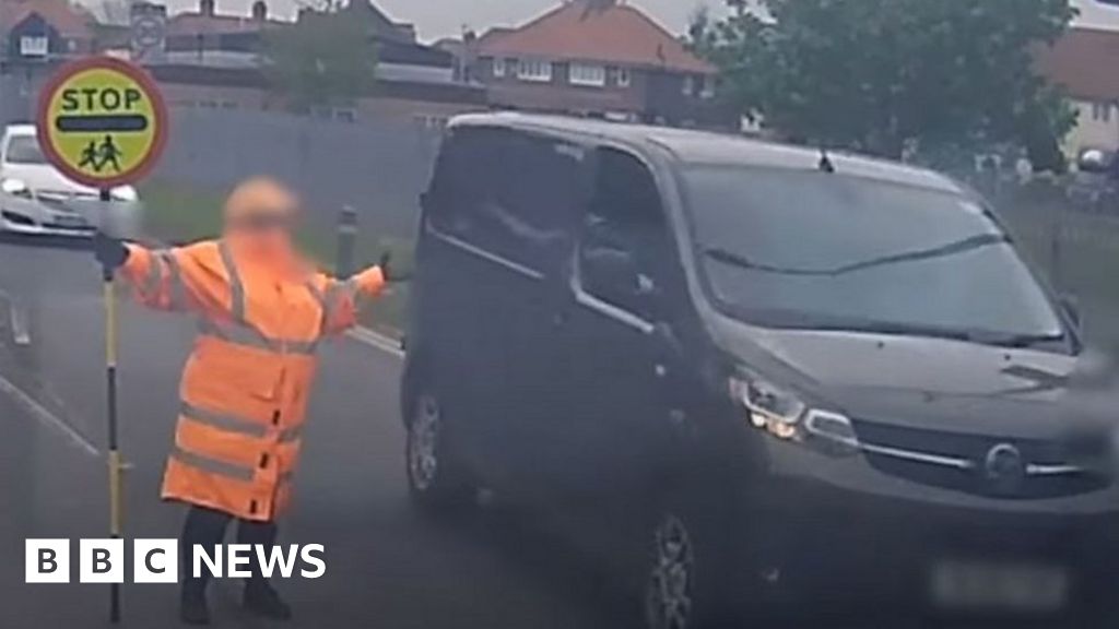 Dangerous drivers: More than 500 dashcam videos sent to police - BBC News