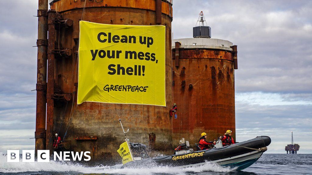 Greenpeace protest at Shell platform in Brent oil field - BBC News
