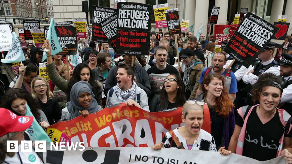 London protest against 'ugly' Brexit campaigns - BBC News