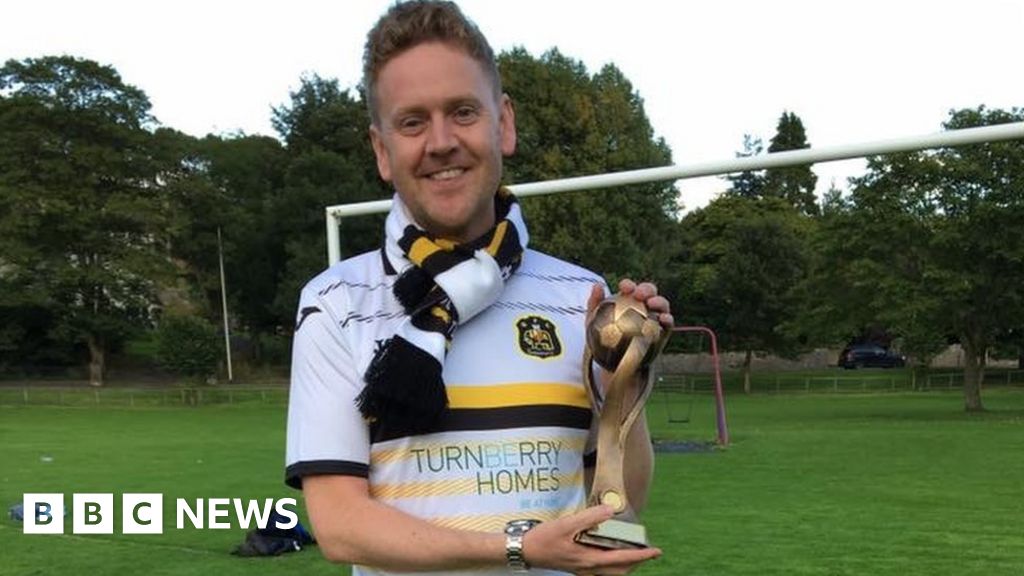 Dumbarton poet Stephen Watt wins penalty shootout in Stow - BBC News