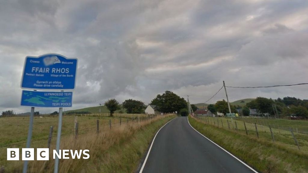 Ffair Rhos caravan fire: Boy, three, dies in blaze - BBC News