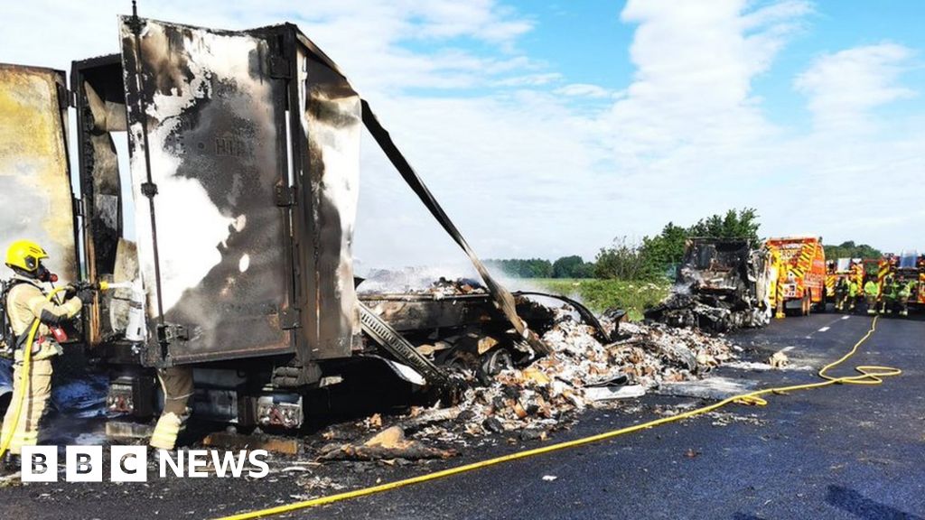 Rutland: Lorry fire prompts closure of major route - BBC News