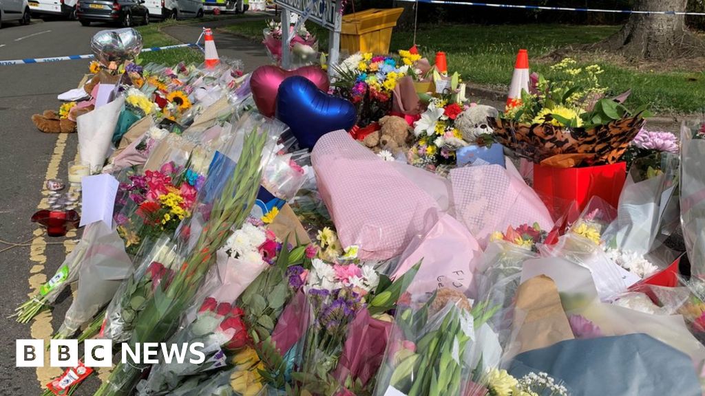 Killamarsh: Father's tribute to daughter killed at sleepover - BBC News