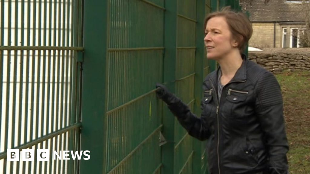 Thomas Keble School parents 'devastated' by delayed return to class ...