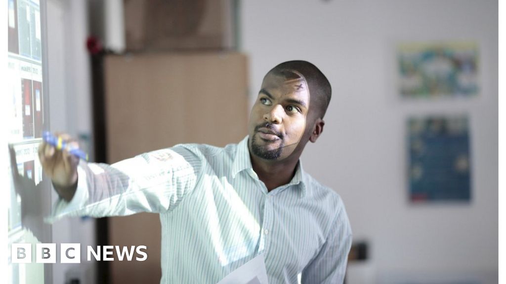 Classrooms need more male teachers, charity says - BBC News