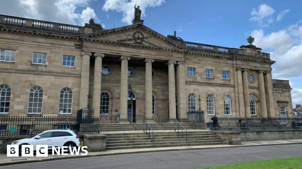 Harrogate: Heating firm fined £2k after worker injured by crane - BBC News