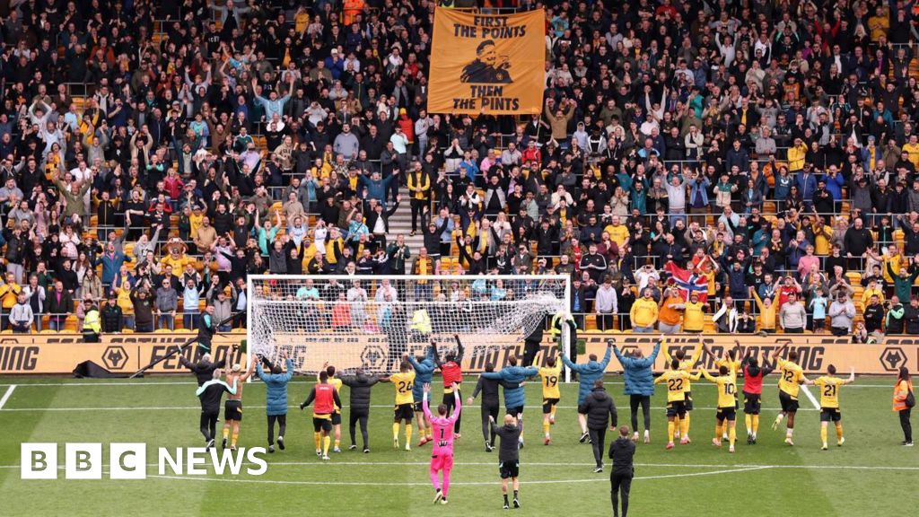 Wolves announce ticket price freeze - BBC News