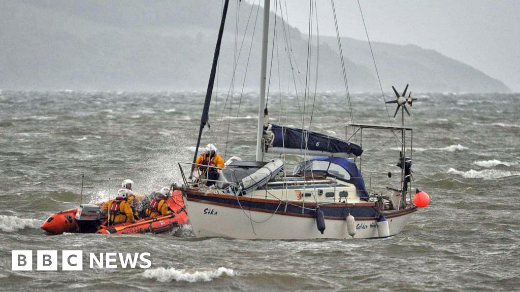 Two rescued after sailing boat runs aground in Loch Ryan - BBC News