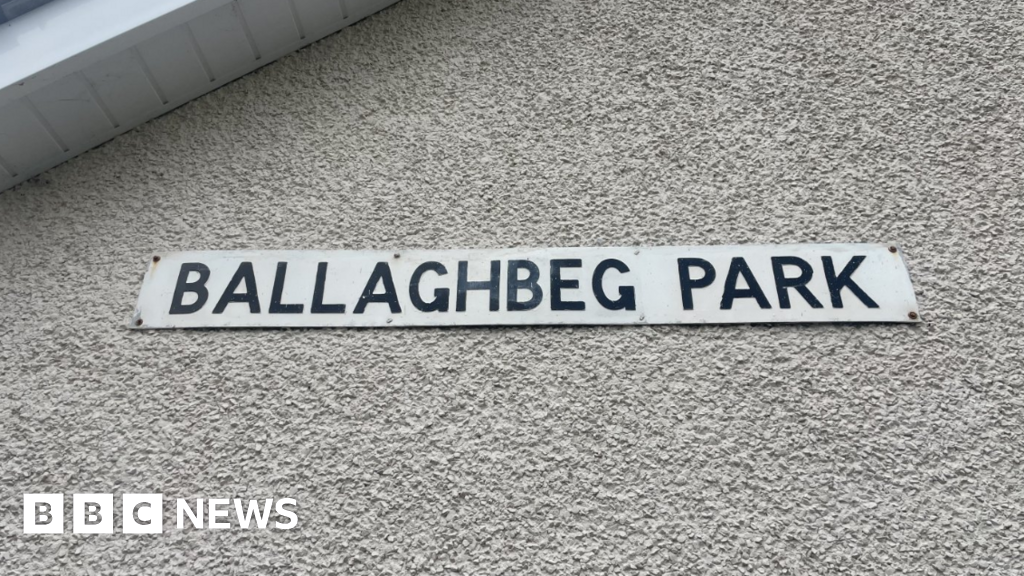 Man treated for 'severe' injury in suspected sword attack - BBC News