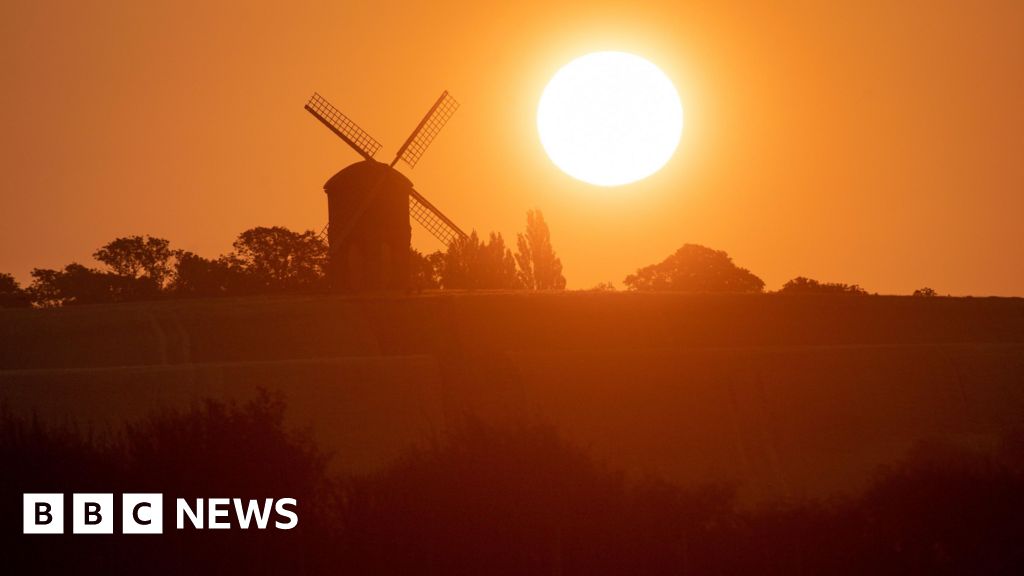 Sails to return to historic Warwickshire windmill under plans - BBC News