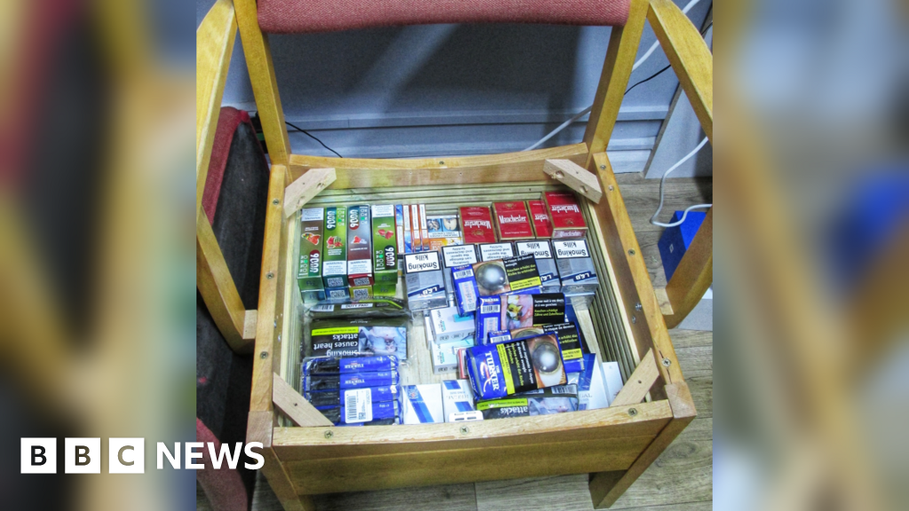 Oversized vapes found hidden in chair in Barton-upon-Humber shop - BBC News