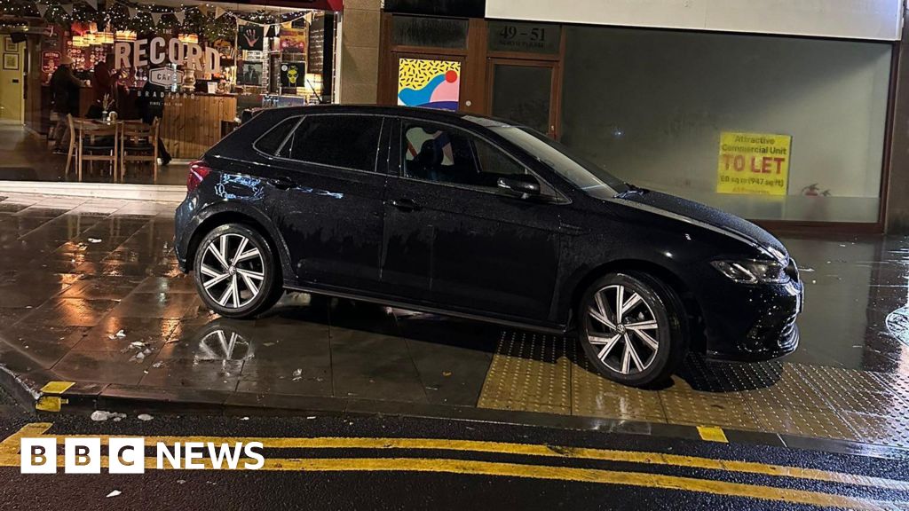 Customers at risk over illegal parking - Bradford bar owner - BBC News