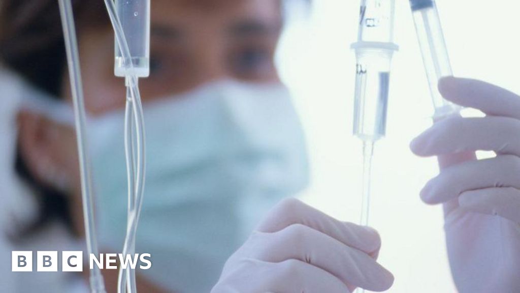 East Surrey Hospital: Major incident after power outage - BBC News