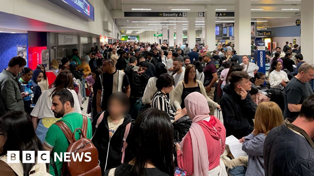 Watch: Blackout and huge crowds stuck at Manchester Airport｜股市爆料同學會