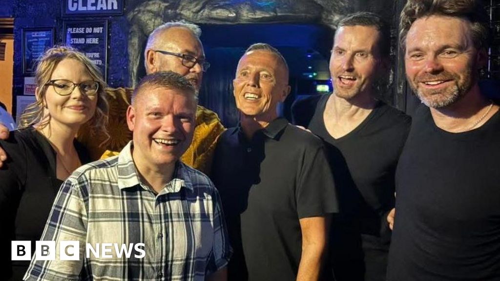 Tears for Fears singer Curt Smith appears at tribute band's gig