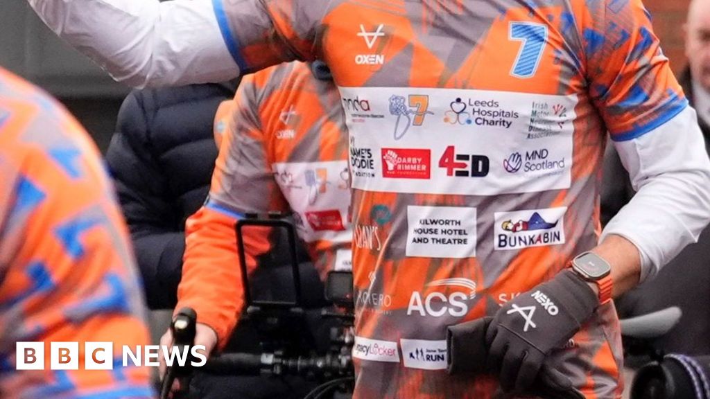 Kevin Sinfield sets off on his 7in7 MND challenge in Sheffield - BBC News