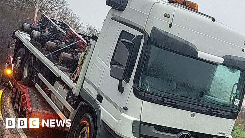 Lorry falls off transporter near Felixstowe port - BBC News