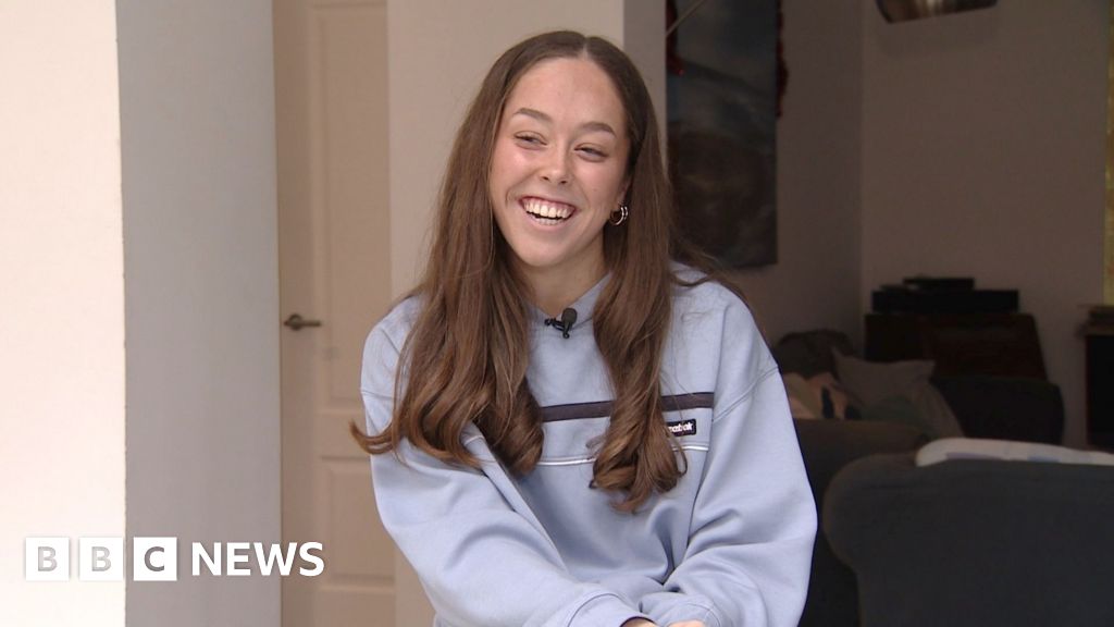 Christmas Social Media Posts Help 19 Year Old Battle Anorexia