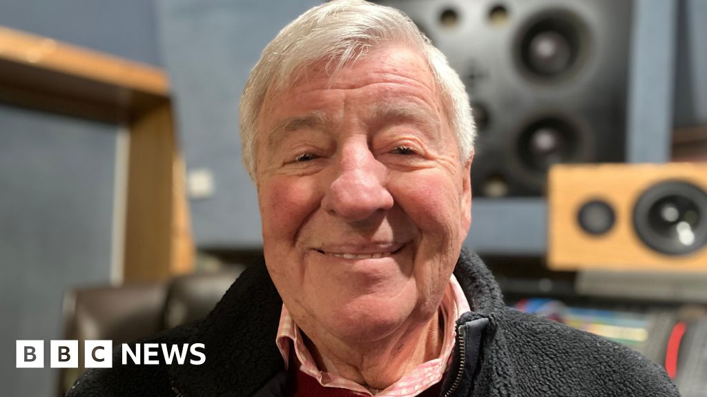 Sunshine Radio turns off medium wave after 30 years - BBC News