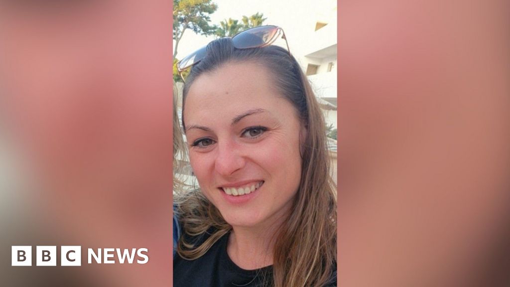 Victoria Taylor: Underwater searches for missing Malton woman - BBC News