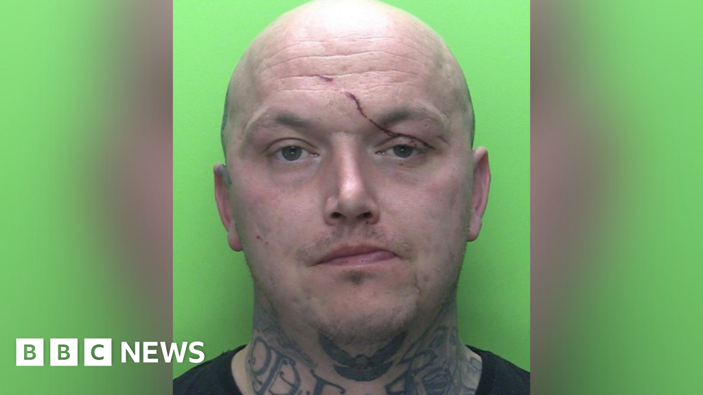 Arsonist set fire to Nottingham pub as man slept in flat above