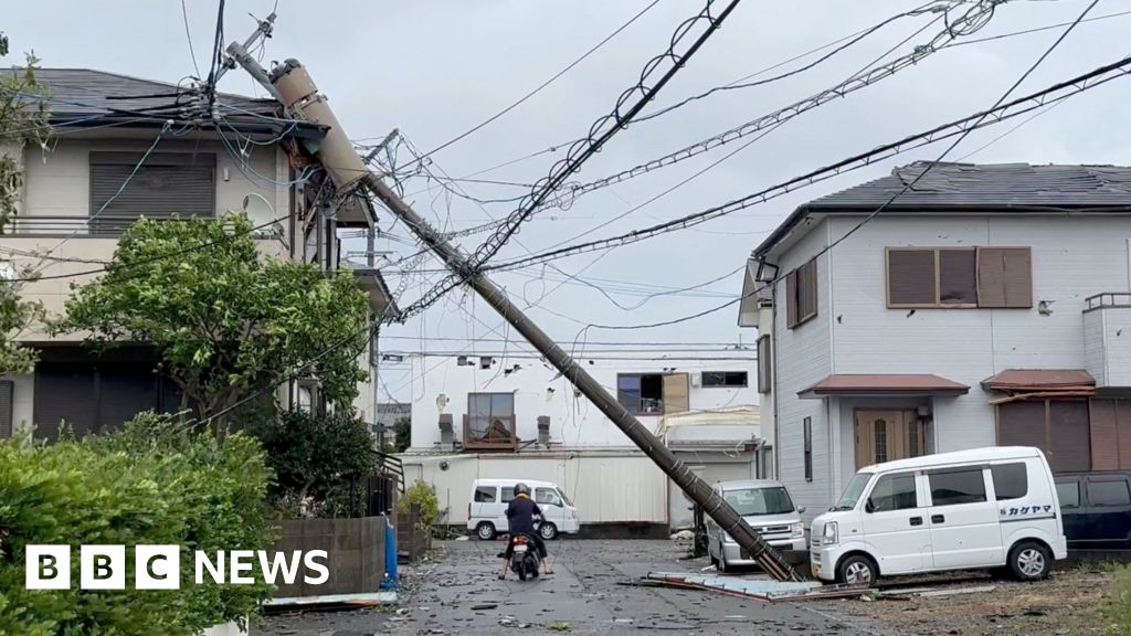 Watch: Typhoon Shanshan wreaks havoc in Japan - BBC News