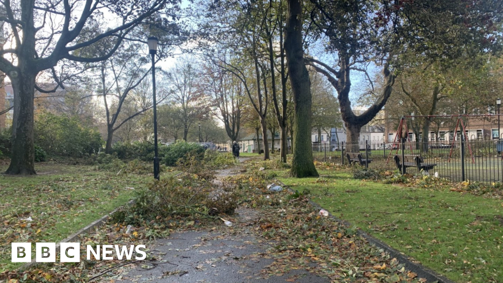Major incident declared as Jersey faces 90mph winds - BBC News